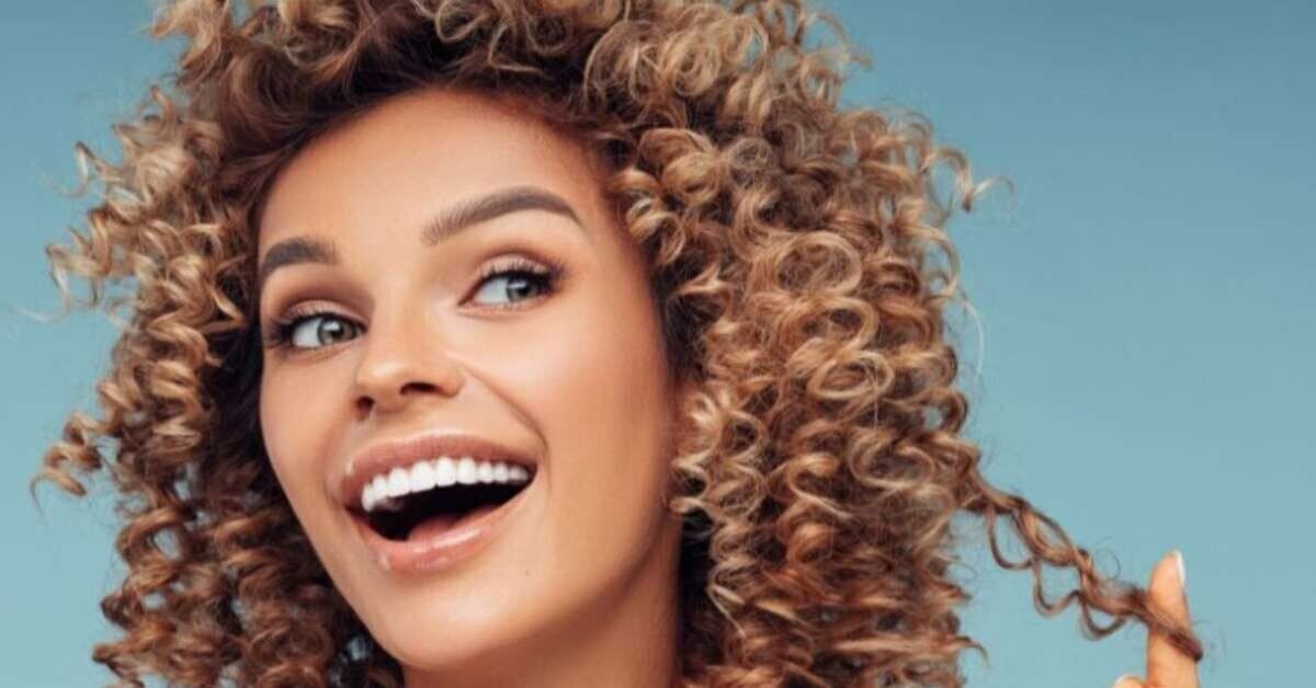 Curls Unleashed: Embracing Coiled, Curly, and Wavy Hair with Careful ...